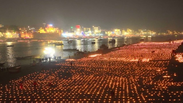 1 lakh diyas, 70 envoys at Dev Deepavali event in Varanasi | Lucknow ...