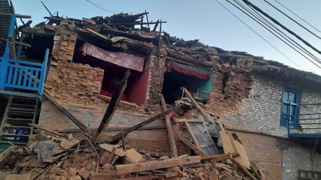 Thousands sleep outside in Nepal after earthquake kills at least 157 people and destroys most ...