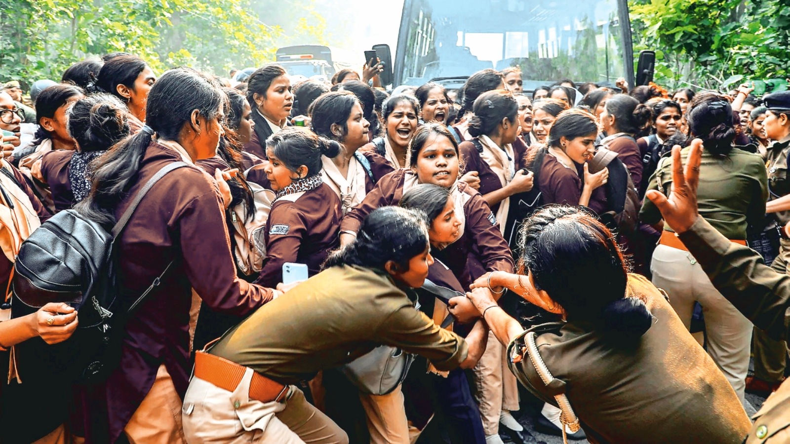 Police books 5 women protesters for rioting | Lucknow News - The Indian ...