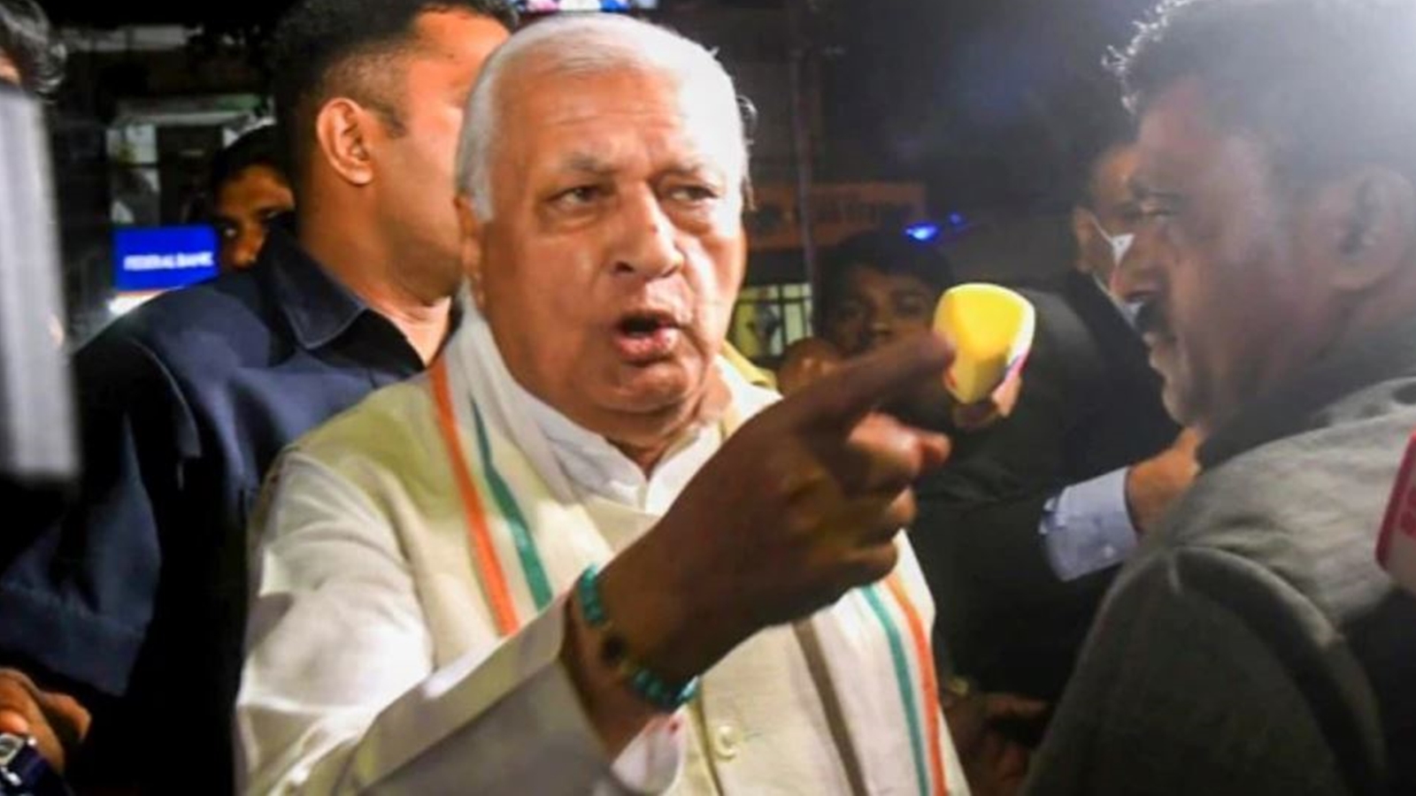 Defamatory banners on Calicut varsity campus at CM behest: Governor ...