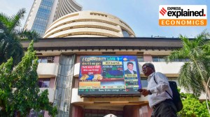 Shah Rukh Khan bowing down to Atlee’s mom at Jawan pre-release event is ...