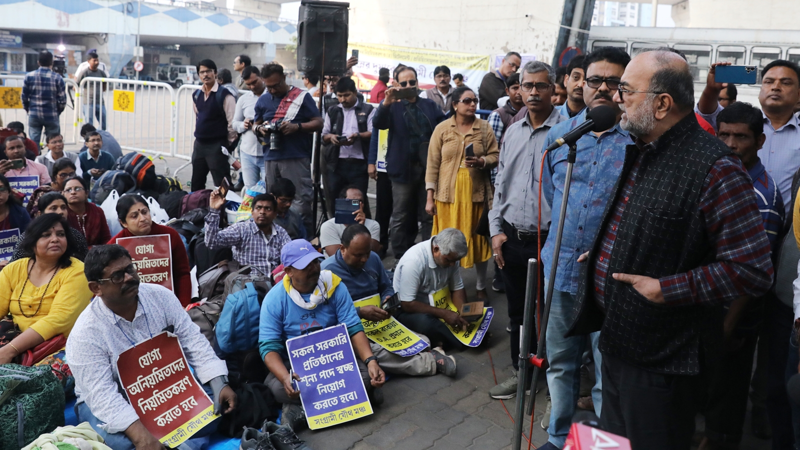 West Bengal govt employees start DA protest near state secretariat ...