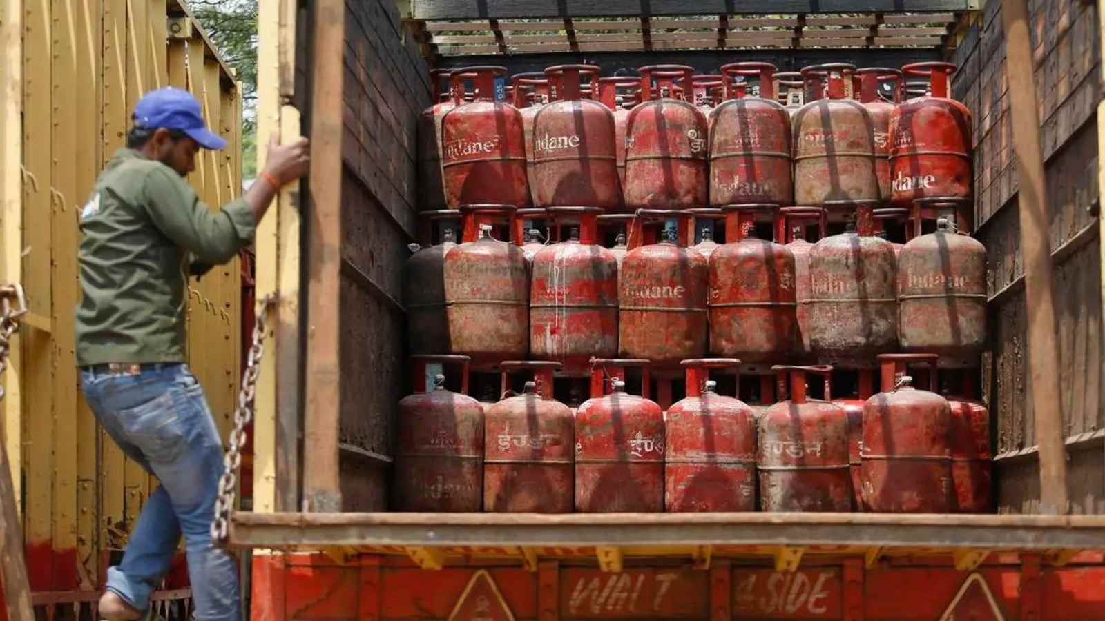 LPG offtake under Ujjwala scheme up; cooking gas prices in India affordable than neighbourhood ...