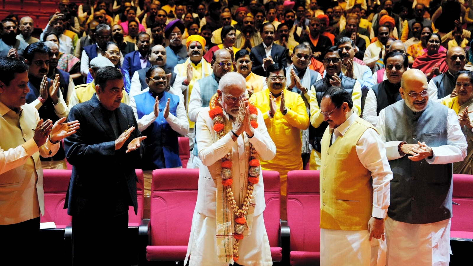 Keep Up Teamwork To Face Lok Sabha Test Modi Tells Bjp Mps After