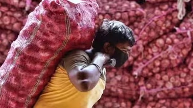 Fate of over 100 onion containers uncertain after Centre’s export ban | Pune News - The Indian ...