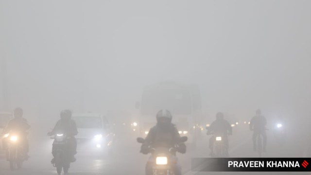 Dense fog engulfs Delhi, parts of North India | Delhi News - The Indian Express