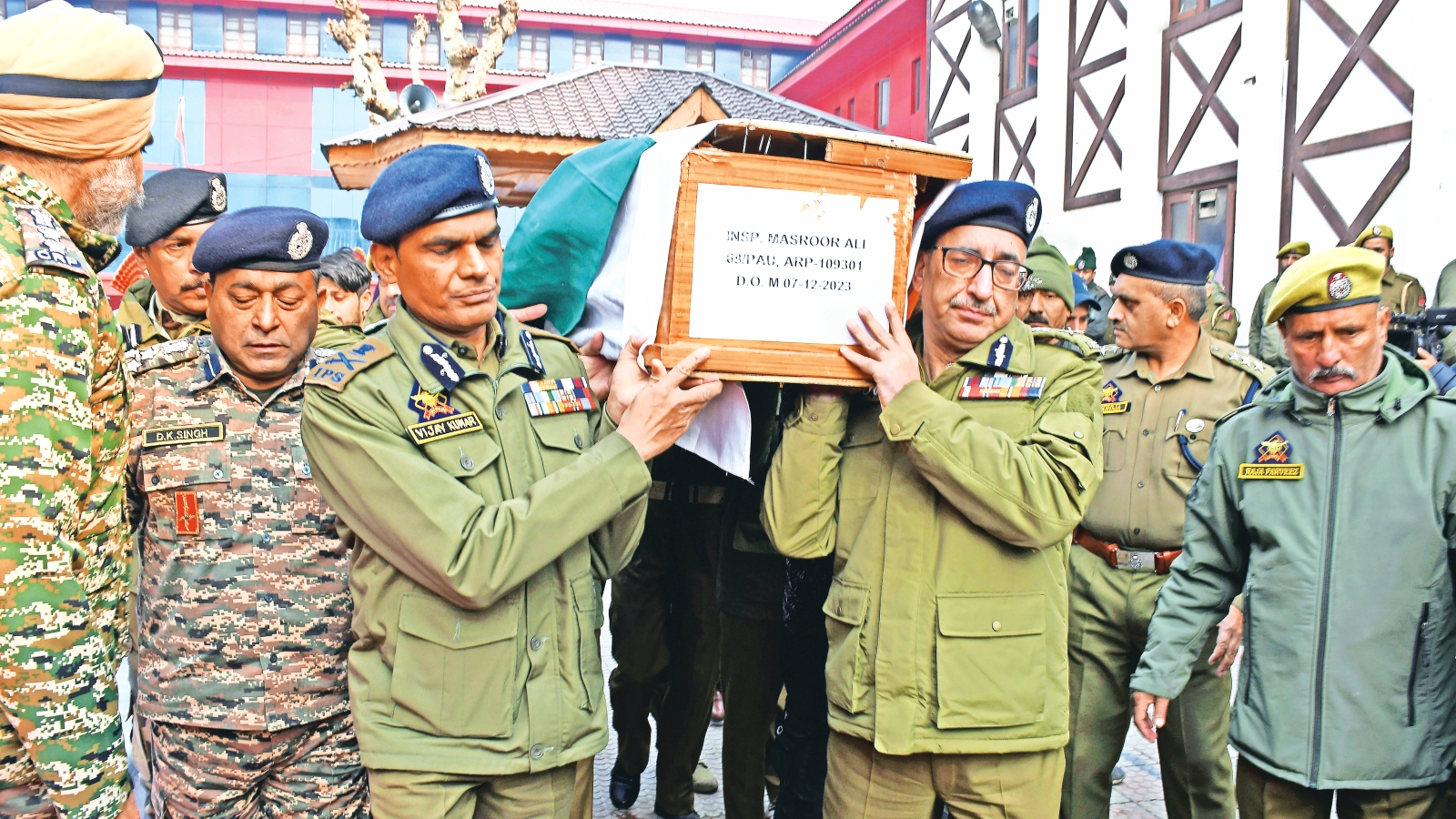 Militant attack in Srinagar neighbourhood injures policeman | Srinagar ...