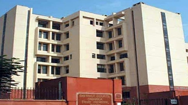 Dwarka court lawyers abstain from work, allege cop beat up bar member ...