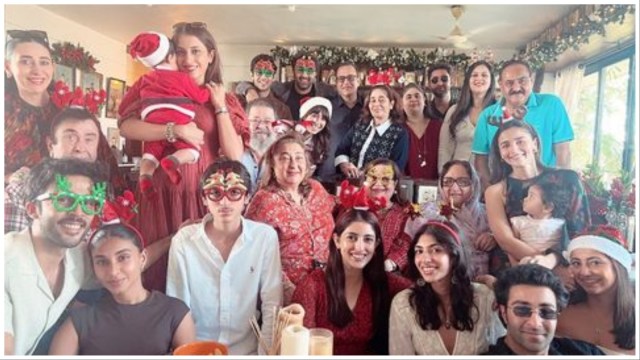 Ranbir Kapoor-Alia Bhatt join Kapoors for epic family pic on Christmas: Agastya and Navya pose ...