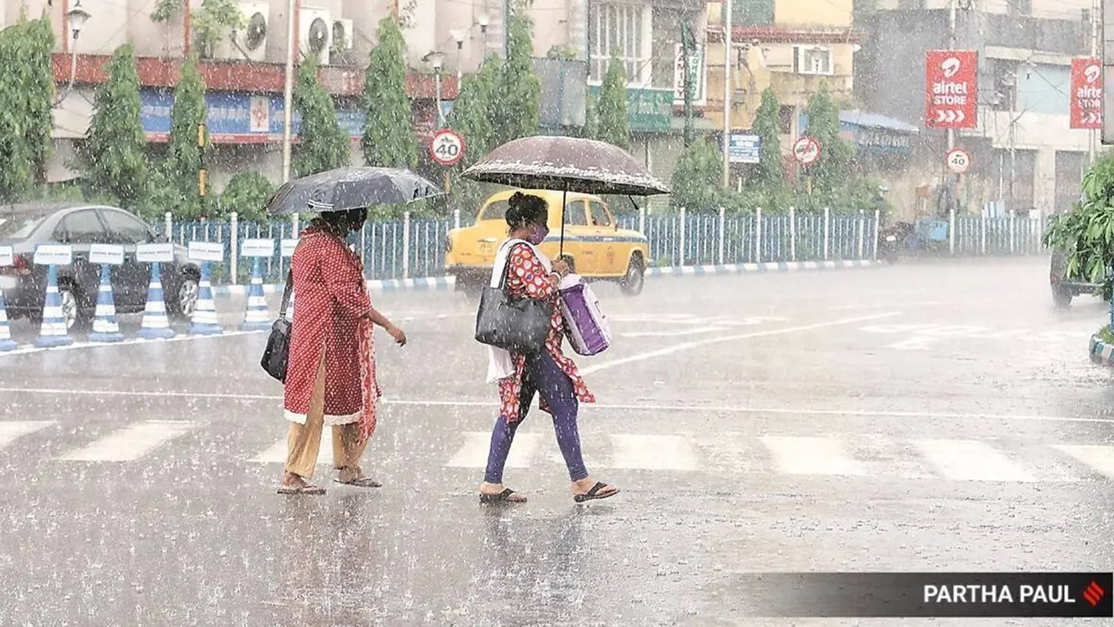 Cyclone Michaung: Kolkata witnesses light rain, temperature drops ... Cyclone Michaung: Kolkata witnesses light rain, temperature drops ...