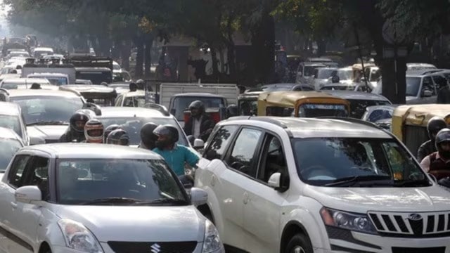 More than 796 vehicles registered per day in Pune this year, 100 more ...