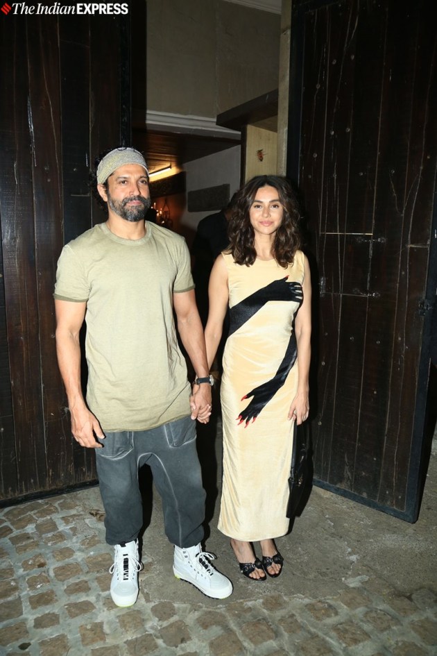 Anil Kapoor hosts Javed Akhtar’s birthday bash, he asks papparazi ‘shor ...