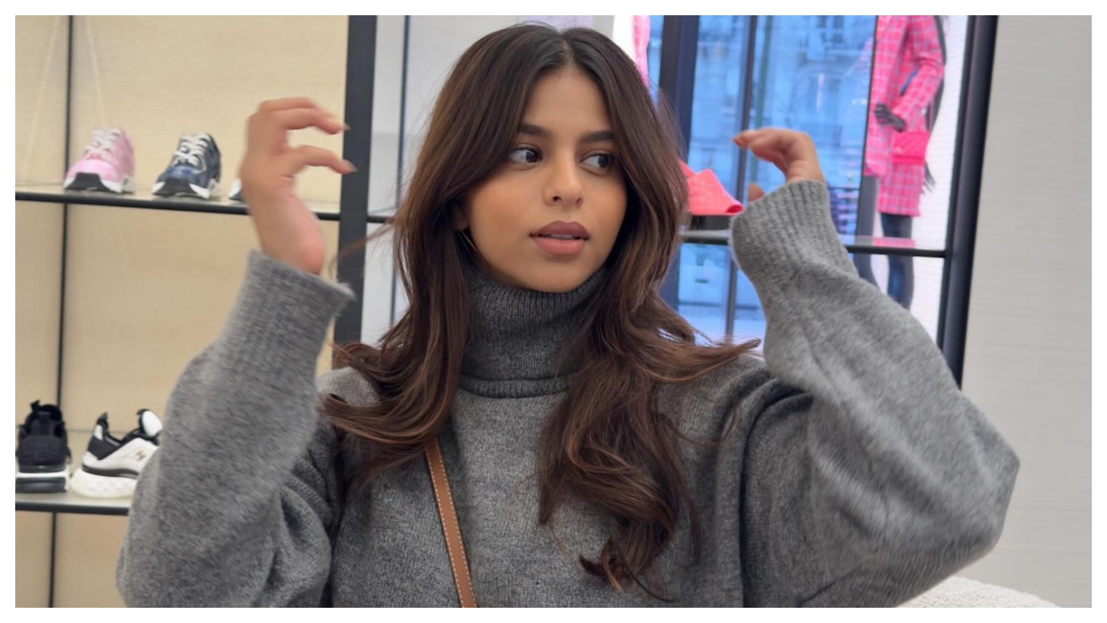 Suhana Khan cheers for BFF Ananya Panday as they enjoy ‘Paris in the rain’. See pics | Bollywood ...