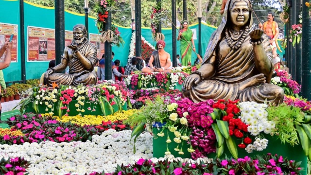 Lalbagh flower show: Basavanna floral sculpture turns a hit | Bangalore News - The Indian Express