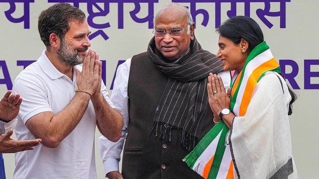 Andhra CM Jagan’s sister Y S Sharmila joins Congress ahead of Lok Sabha polls | India News - The ...
