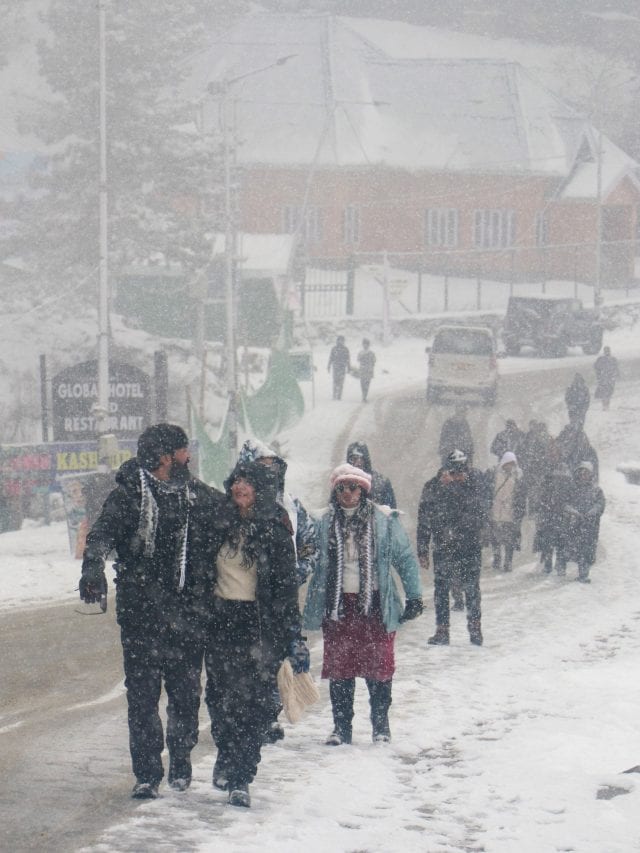 cropped-Snowfall-in-Gulmarg-02-1.jpg