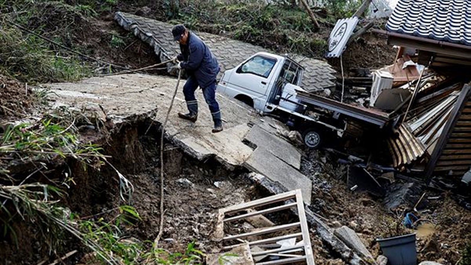Japan earthquake deaths top 100, with hundreds missing | World News ...