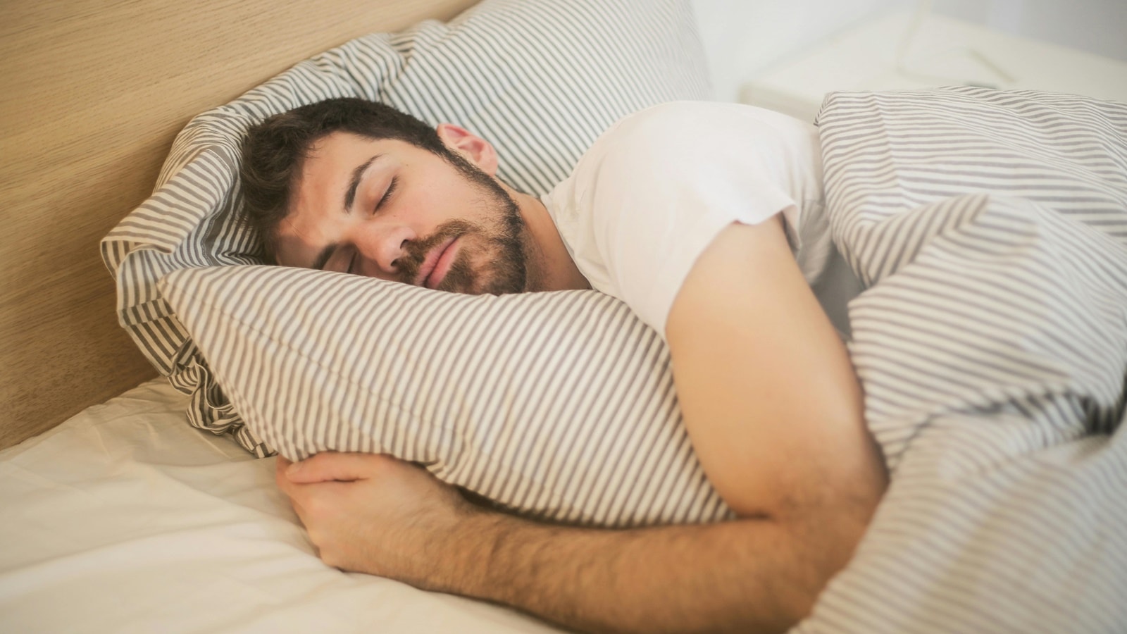 Poor sleep in 30s = memory loss in 50s. Why new study raises red flags ...