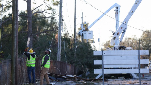 US House votes to repeal labor board rule on contract, franchise ...