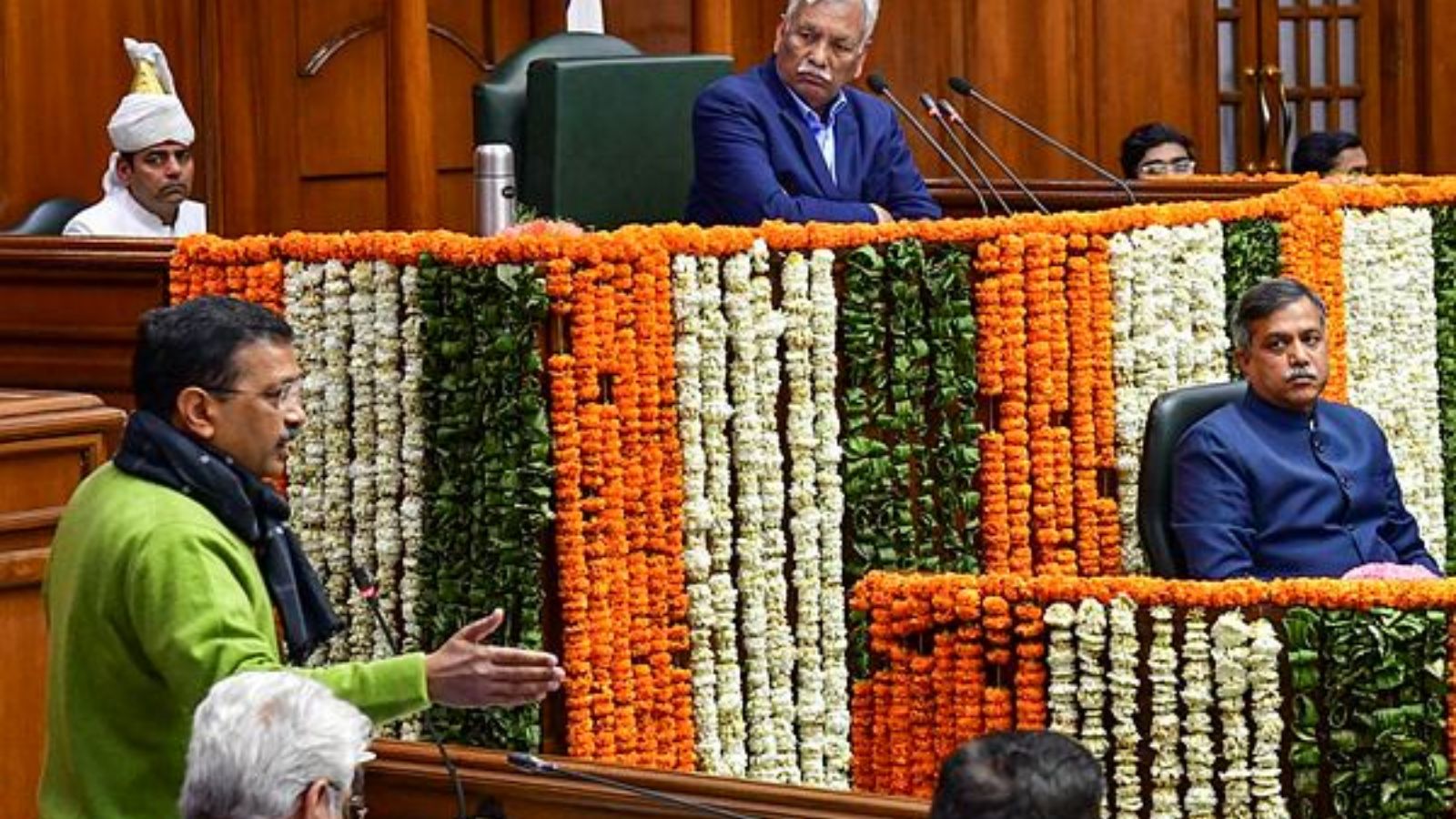 In Delhi Assembly, Arvind Kejriwal, AAP MLAs salute Manish Sisodia ...