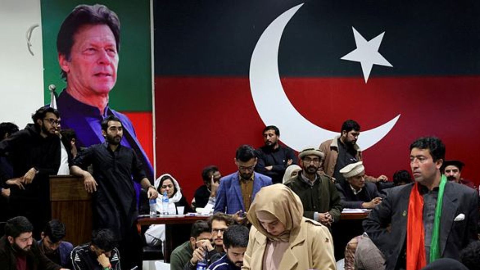 Pakistan’s newly elected Parliament meets amid vociferous protests by ...