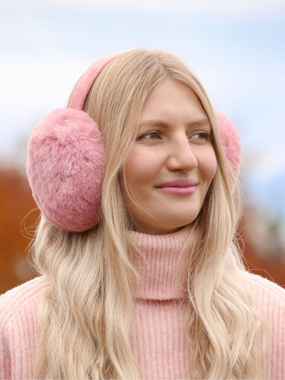 Winter Ear Protection: Earmuffs, hats and warm materials