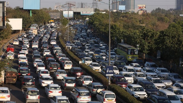Heavy congestion halted traffic on Delhi-Noida border, complain ...