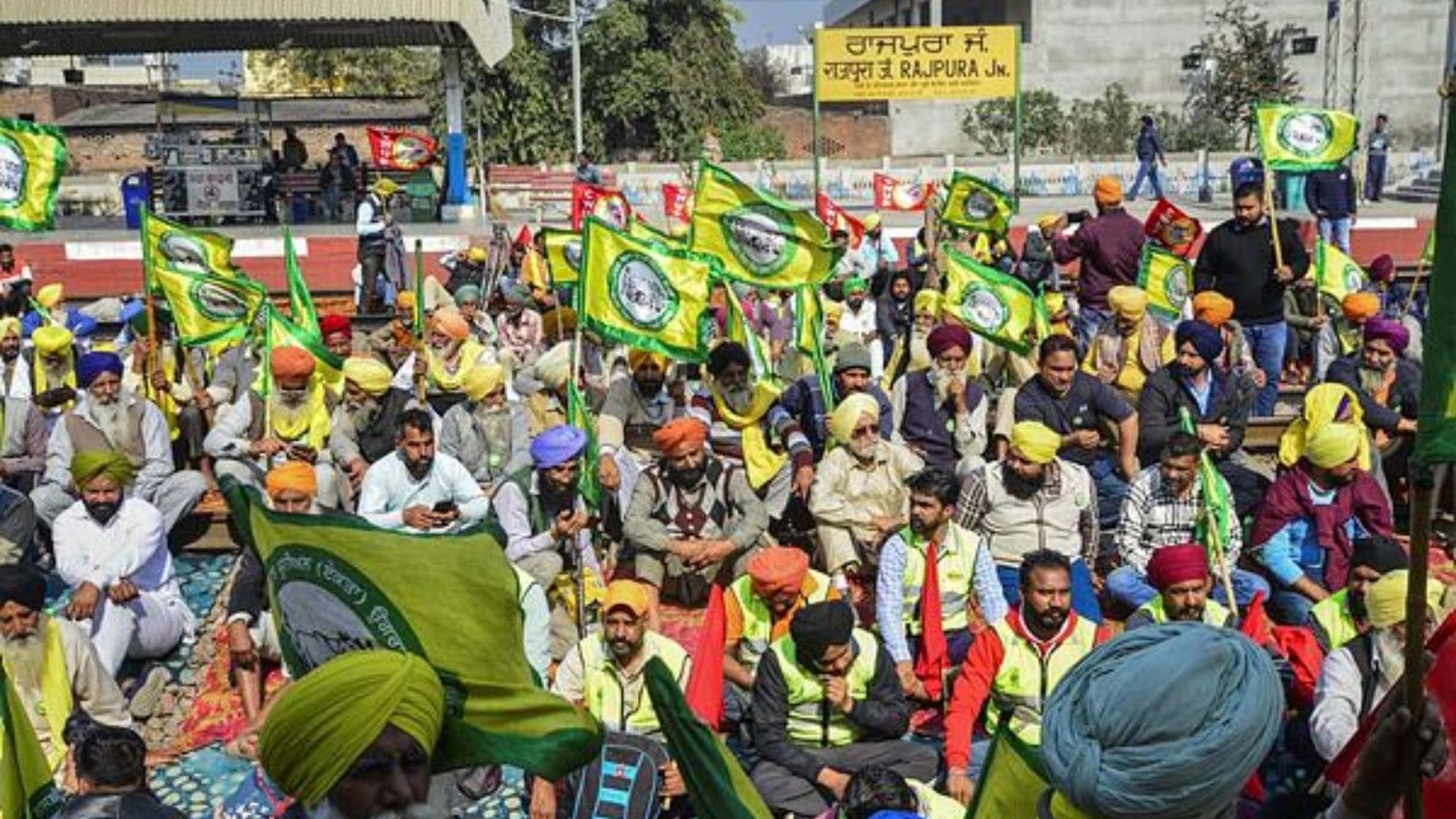 ‘Dilli Chalo’ protest: Farmers to take over all toll plazas in Haryana ...