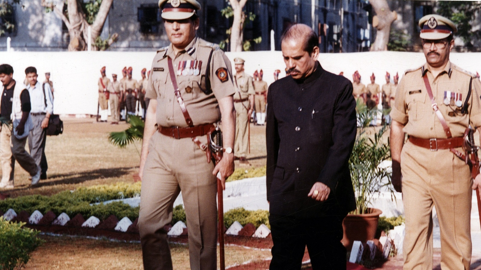Former Maharashtra CM Manohar Joshi suffers cardiac arrest, is severely ...