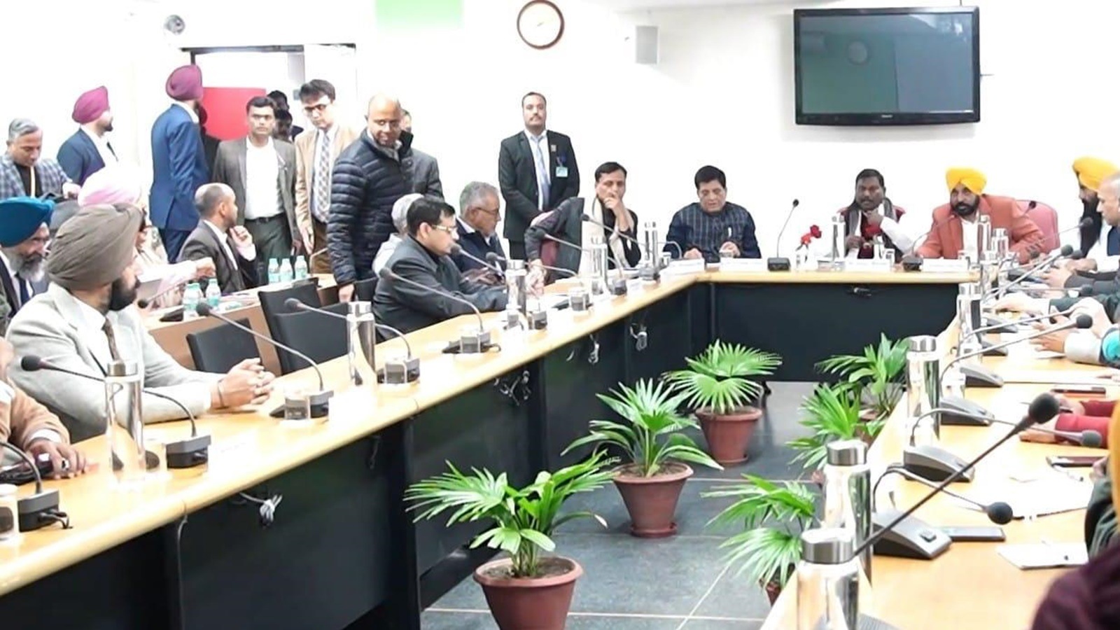 Farmers Protest Highlights: ‘Dilli Chalo’ to resume on Wednesday after ...