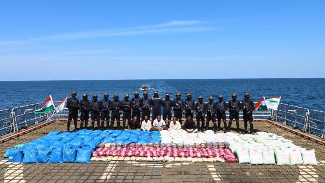 3 300 Kg Of Drugs Seized From Iranian Boat Off Gujarat Coast 5