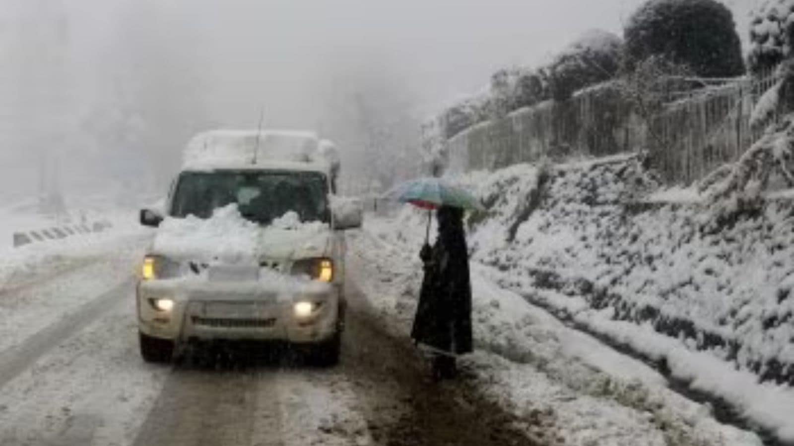 Snow-clearance operation launched in J&K's Bhaderwah