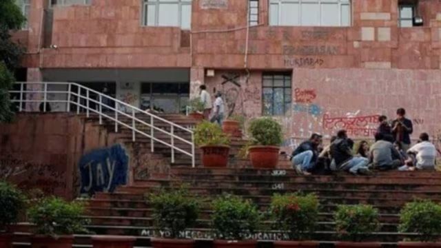 Late night scuffle at JNU: ABVP, Left members clash during meet on ...