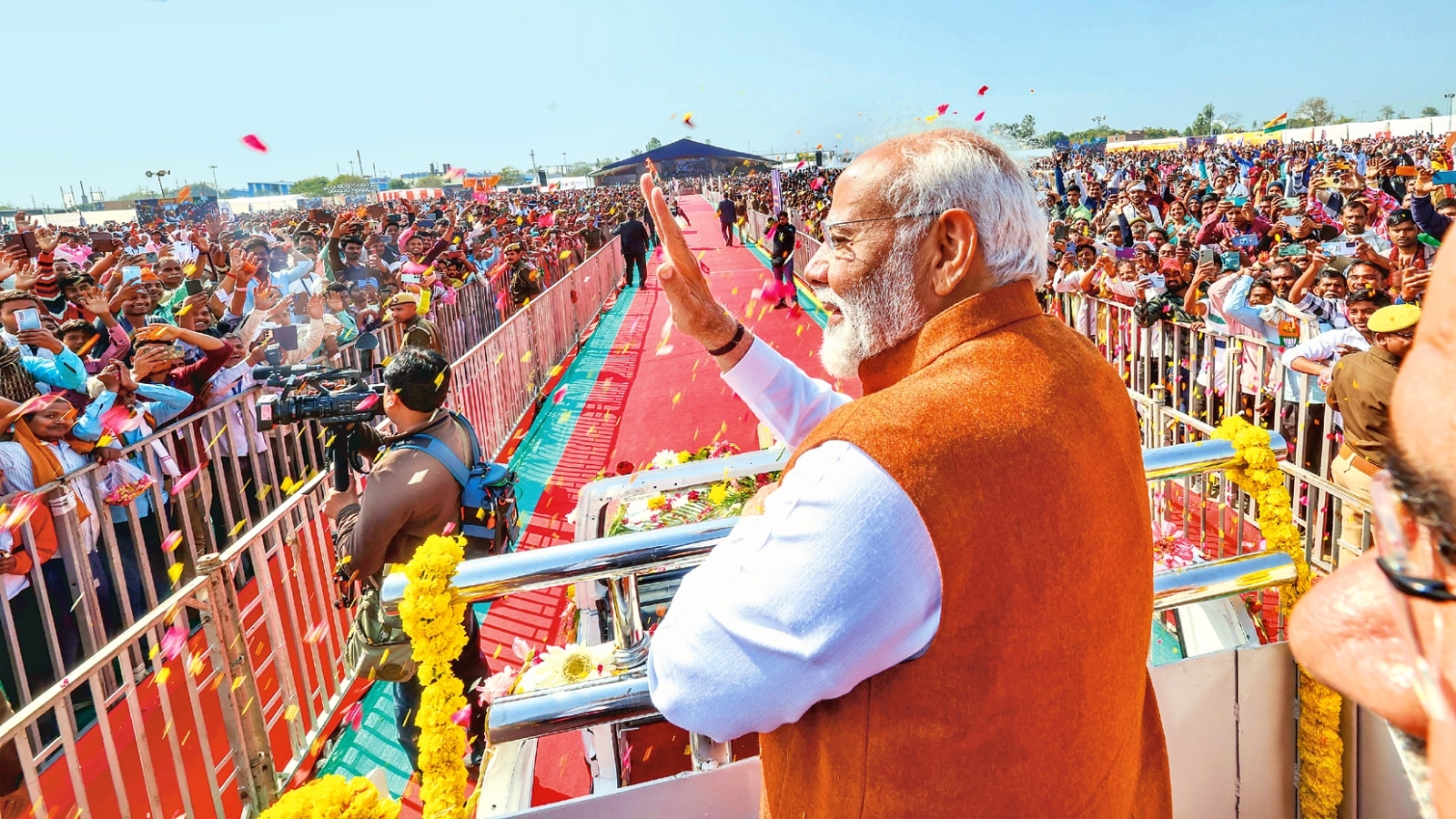 In Varanasi, PM Modi slams Rahul: He called Kashi, UP youths addicts ...