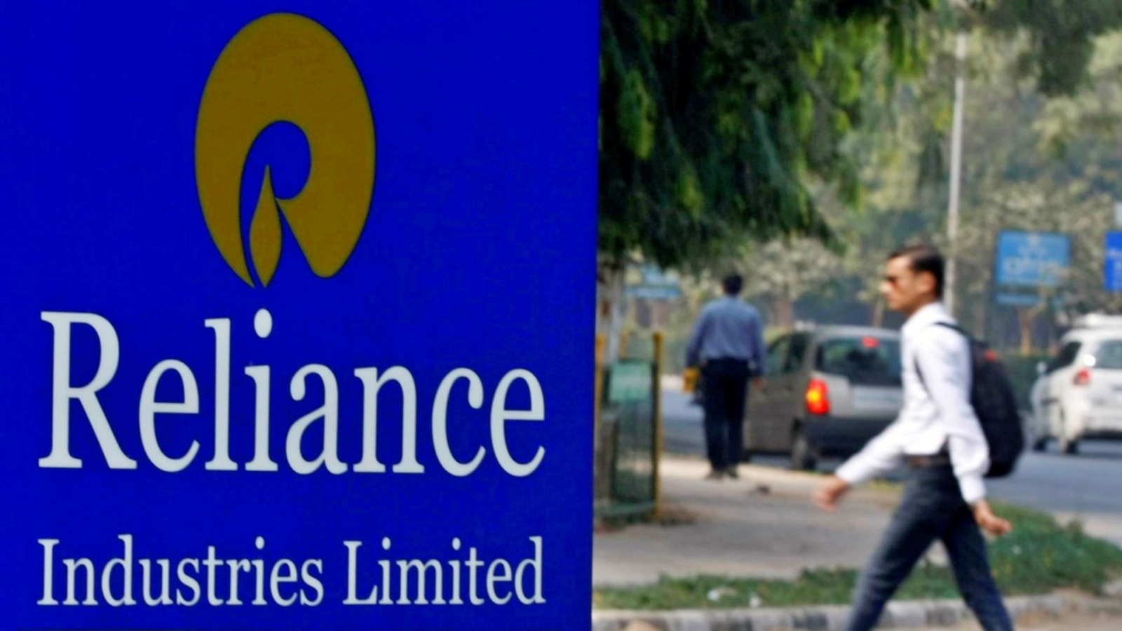 Reliance becomes first Indian company to hit Rs 20 lakh crore m-cap ...