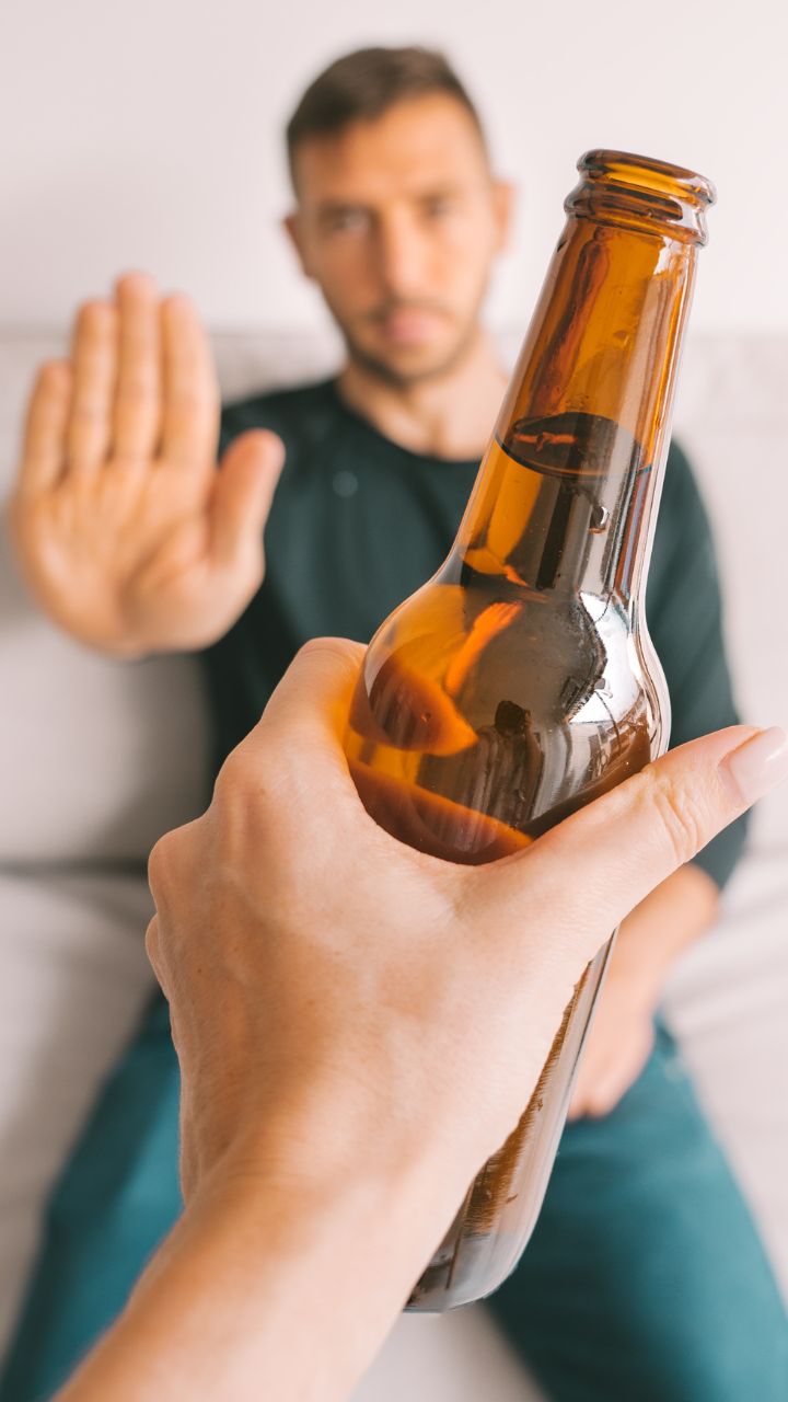 Are you a social drinker? 6 warning signs you might be becoming ...