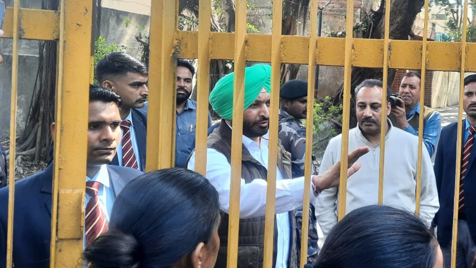 ‘I am under house arrest; state of emergency’: Congress MP Ravneet ...