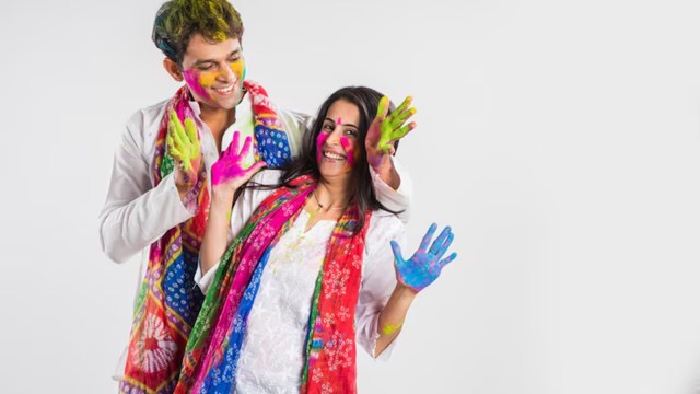 Holi 2024: Celebrate in style with these fashion tips | Fashion News ...