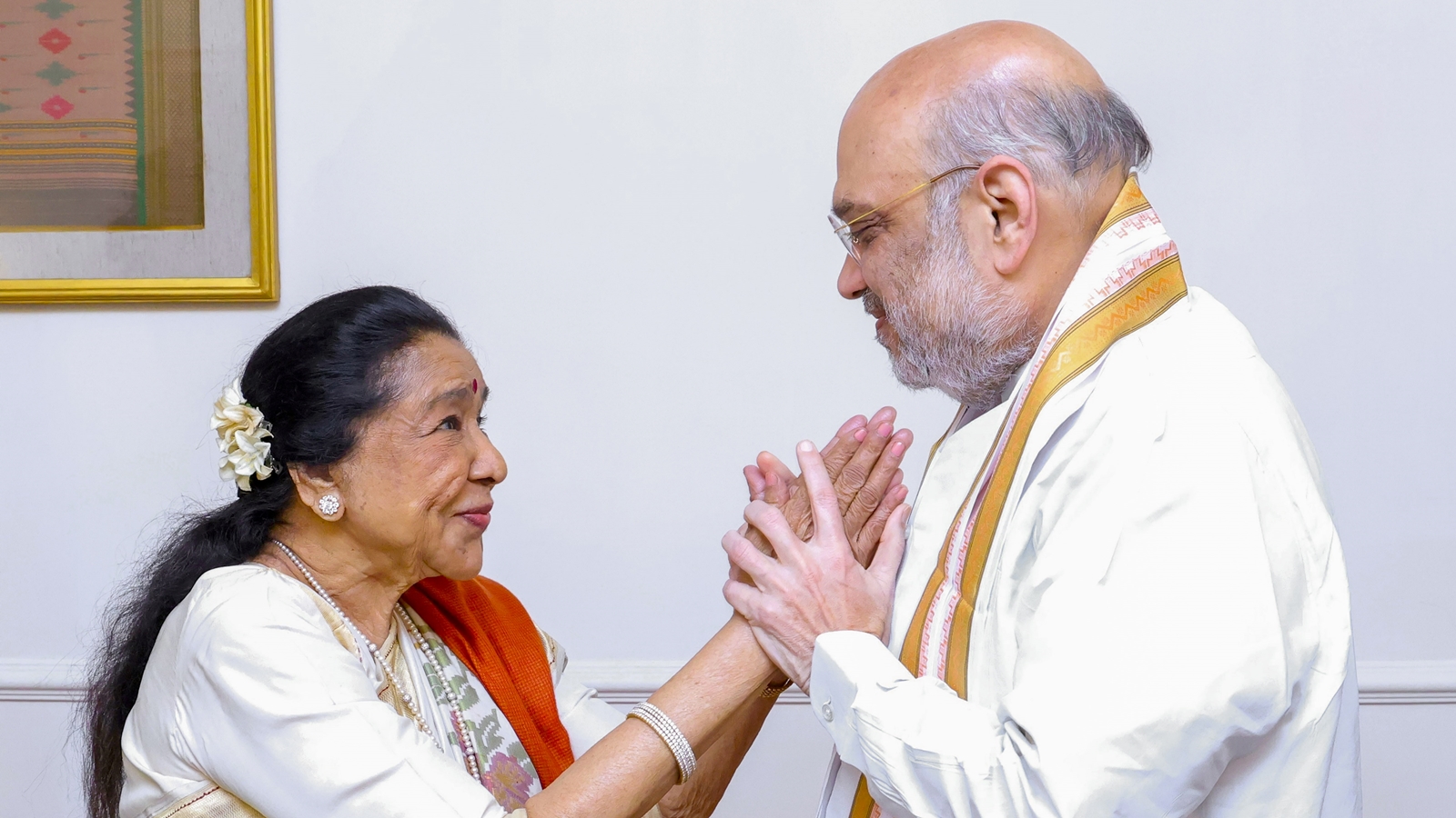 Amit Shah releases photobiography of Asha Bhosale | Mumbai News - The ...