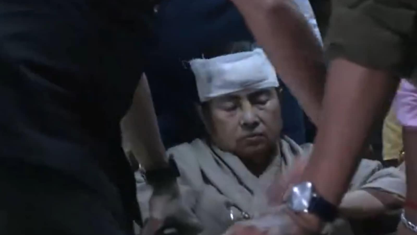 Bengal CM Mamata Banerjee suffers ‘major’ injury after slipping at her ... Bengal CM Mamata Banerjee suffers ‘major’ injury after slipping at her ...