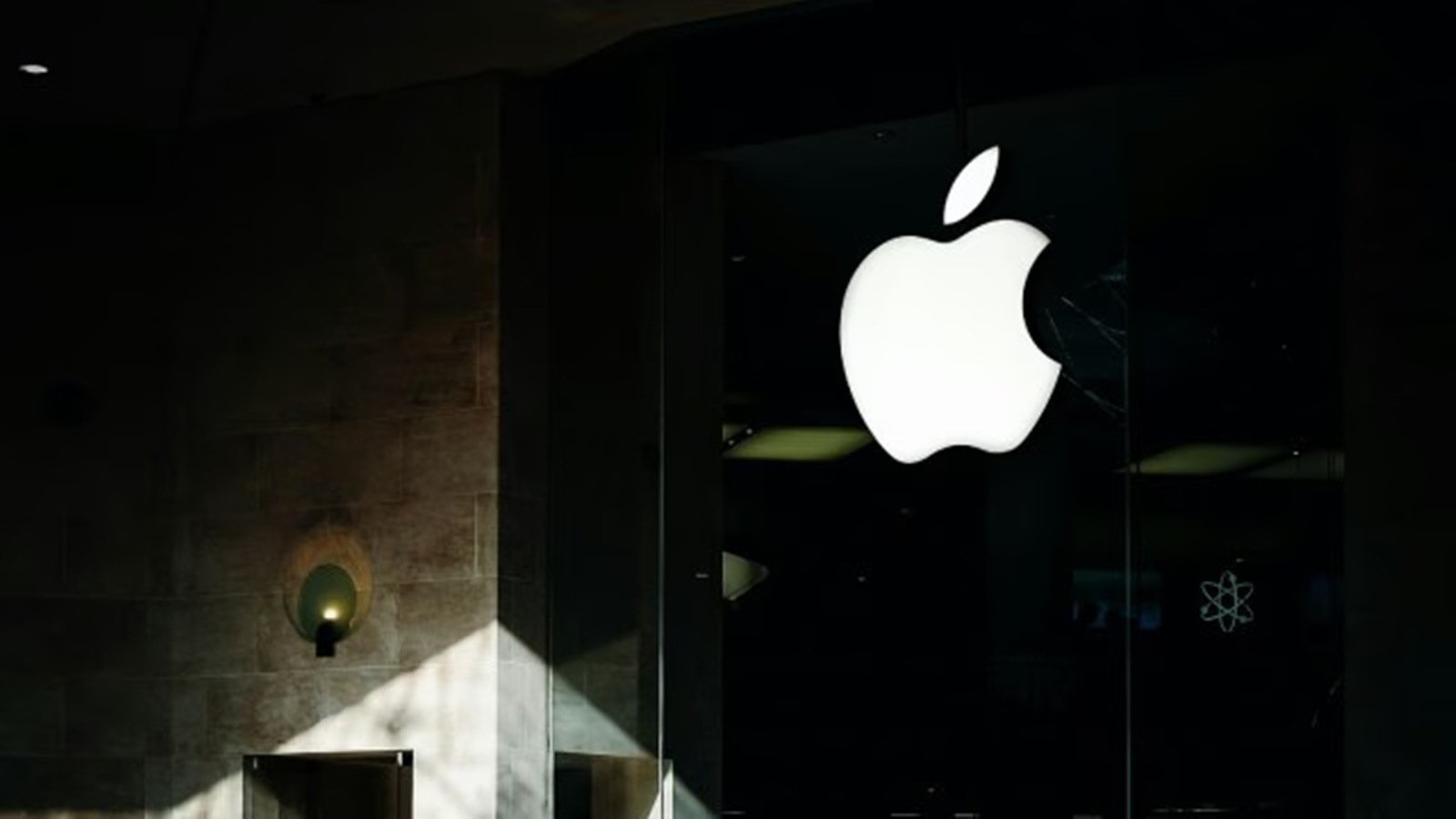 EU regulators assess Apple’s plan for complying with music streaming ...
