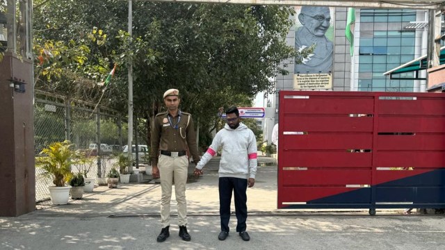 Behind fake bomb threat at Delhi Airport: Man reluctant to meet brother ...