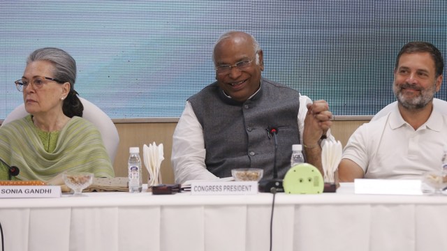 Congress manifesto: With 5 ‘nyay’, 25 guarantees, Congress says fully ...