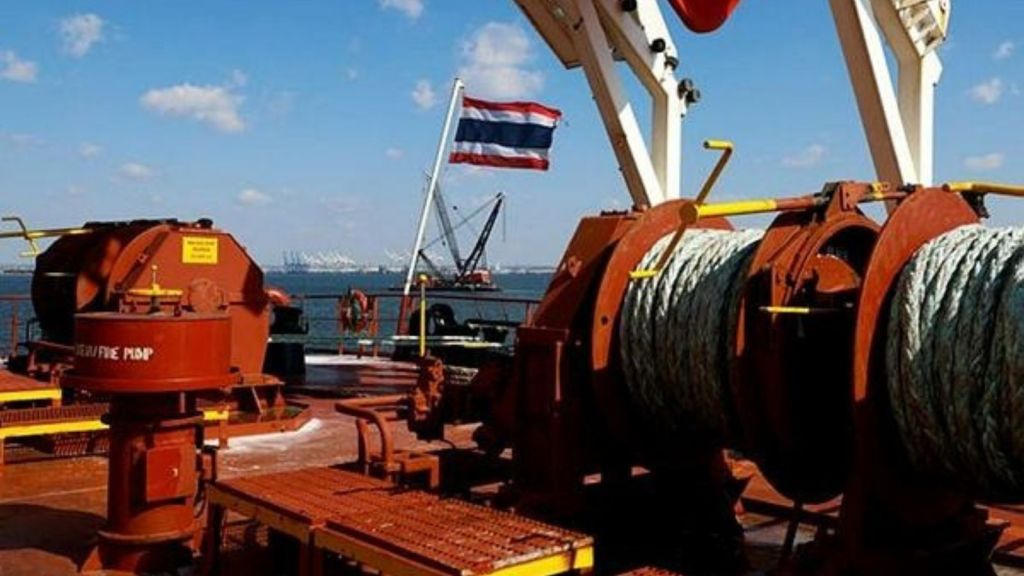 Crews carefully prepare to remove first piece of twisted steel from ... Crews carefully prepare to remove first piece of twisted steel from ...