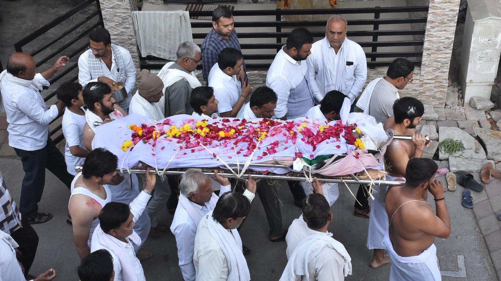 After struggle to get body back, family bids adieu to man killed in ... After struggle to get body back, family bids adieu to man killed in ...