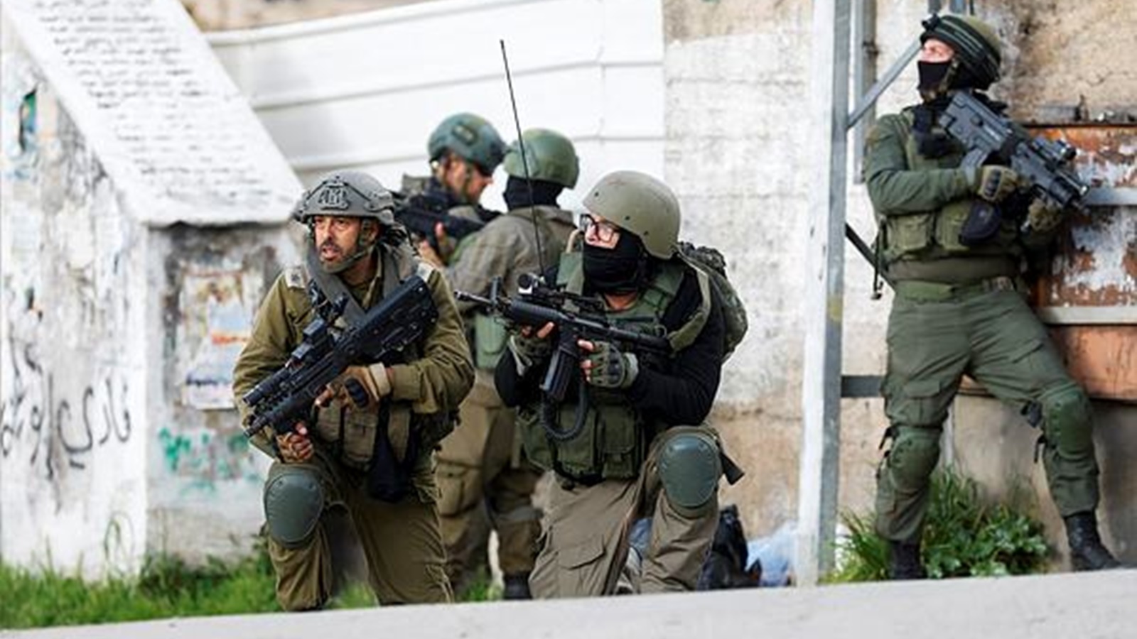 Israel carries out biggest Ramallah raid in years, witnesses say ...