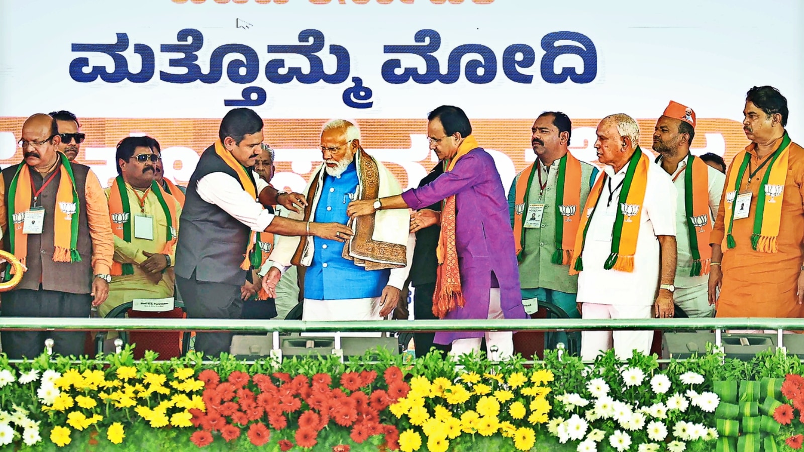 Modi in Kharge’s turf: ‘Let me be firewall against Cong loot’ | India ...