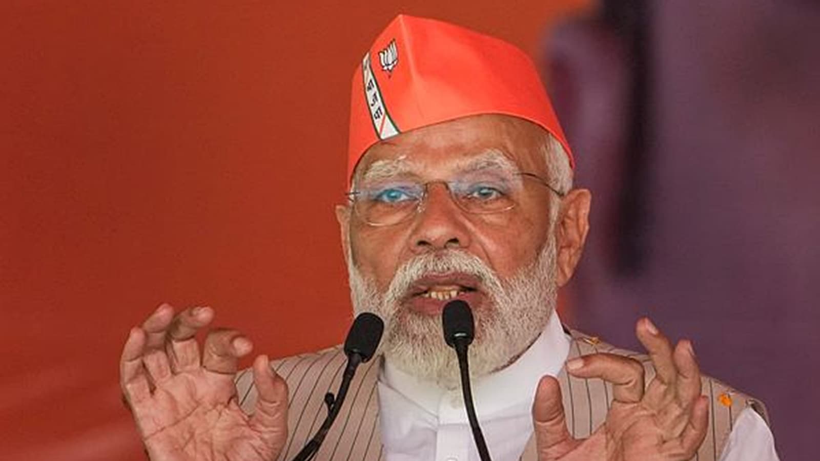 PM Modi contributes Rs 2,000 to BJP fund, urges everyone to ‘donate for ...