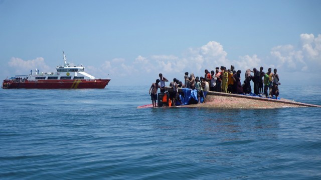 Weeping, weak and soaked, dozens of Rohingya refugees rescued after ...