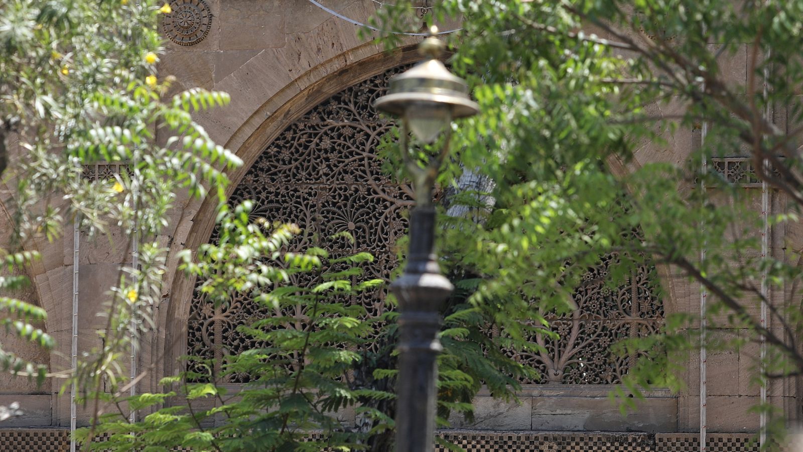 Know Your City: Intricate jaalis at Sidi Saiyyed mosque in Ahmedabad reflect ‘epitome of Ganga ...